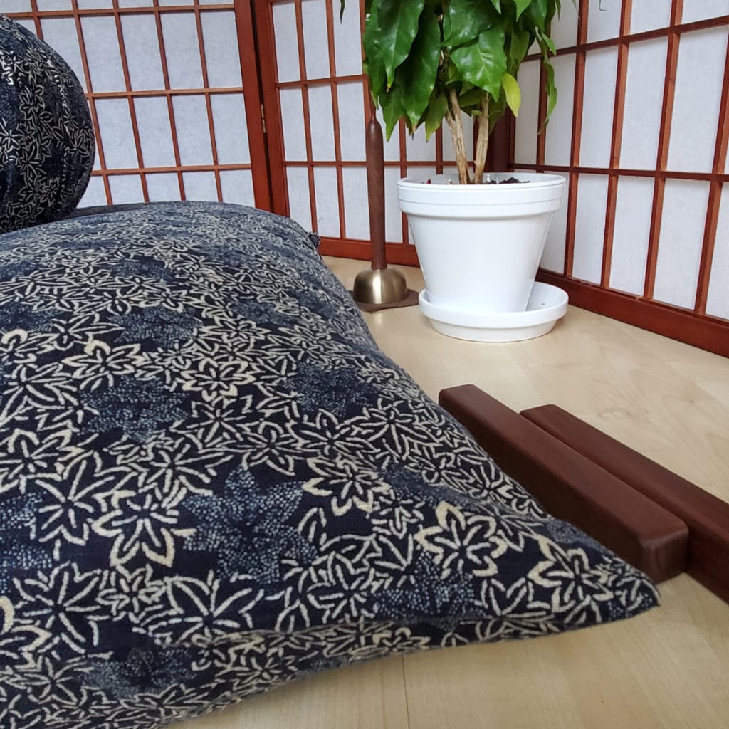 Zabuton: Origins and Current Uses - Still Sitting